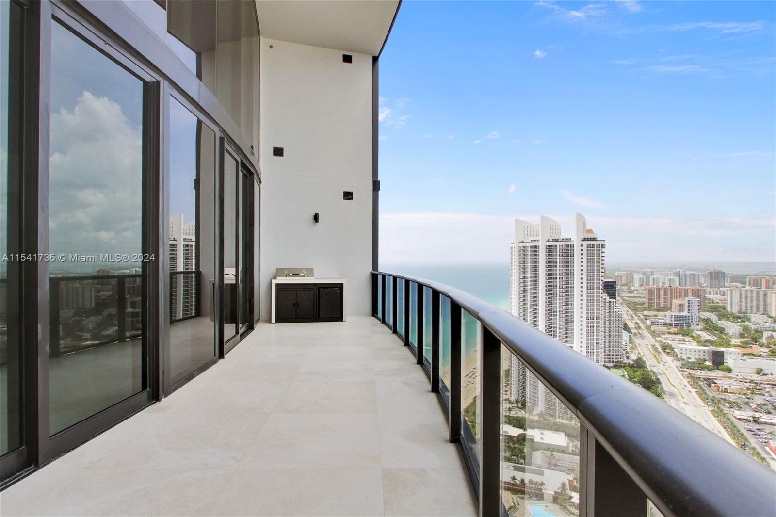 18555 Collins Ave #4003 – Porsche Design Tower Miami, Condos for Sale ...